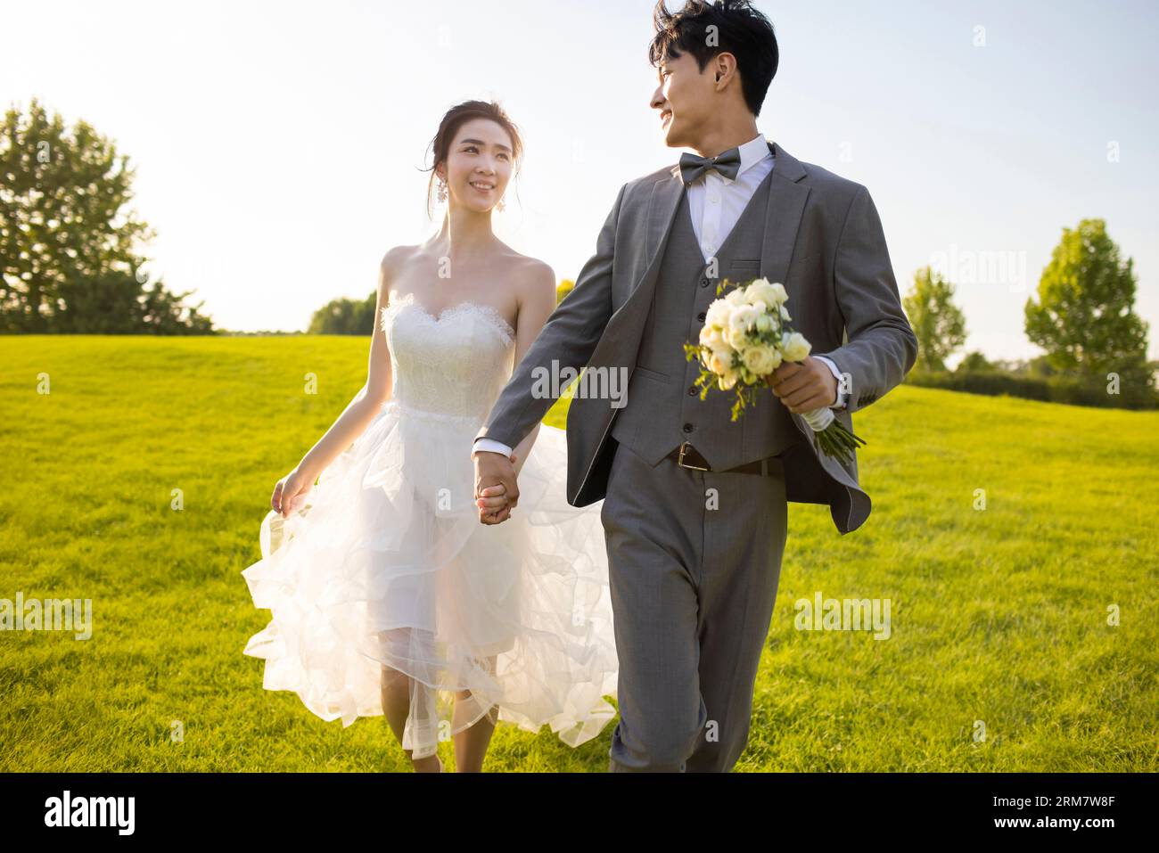 Bride and groom running hi-res stock photography and images - Alamy