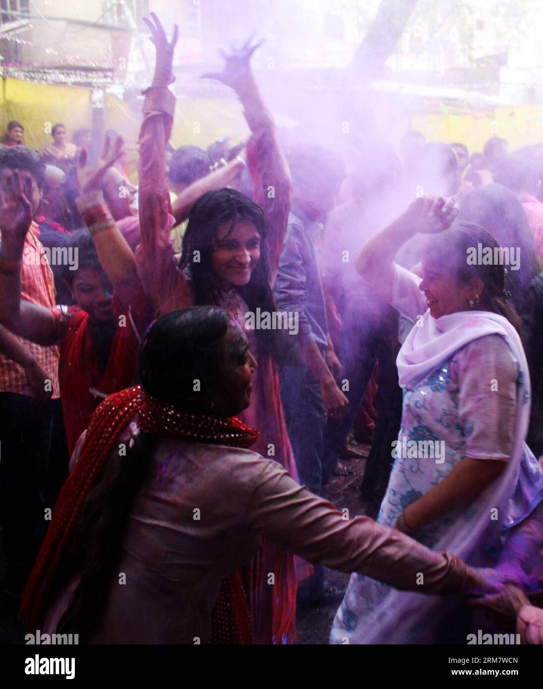 Pakistan lahorehindu holi hi-res stock photography and images - Alamy