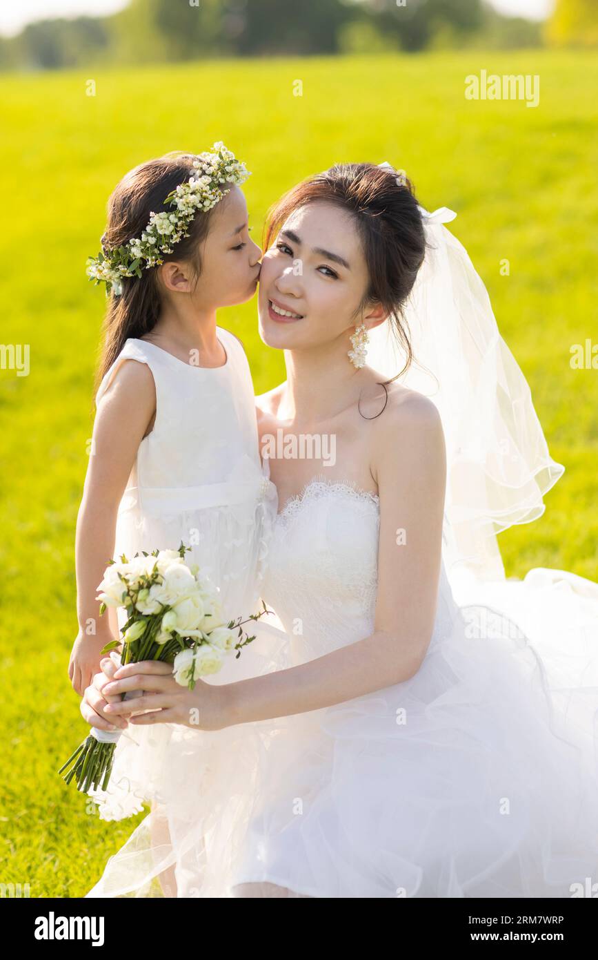 Bride kissing flower girl hi-res stock photography and images - Alamy