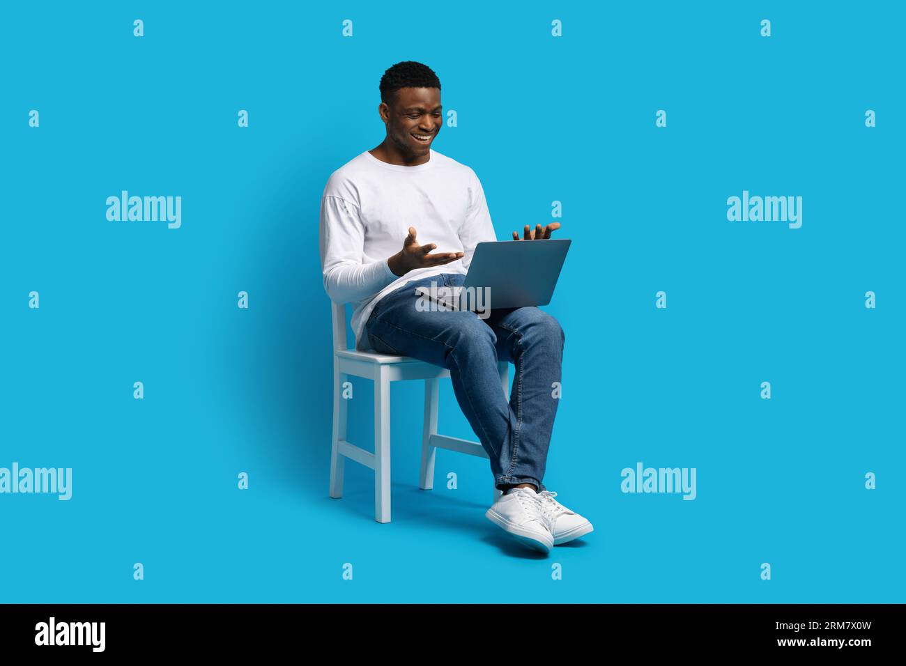 Video laptop notebook developer hi-res stock photography and images - Alamy