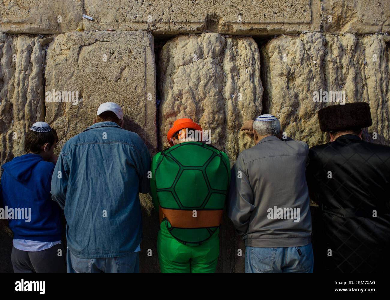 15 16 17 year old hi-res stock photography and images - Alamy