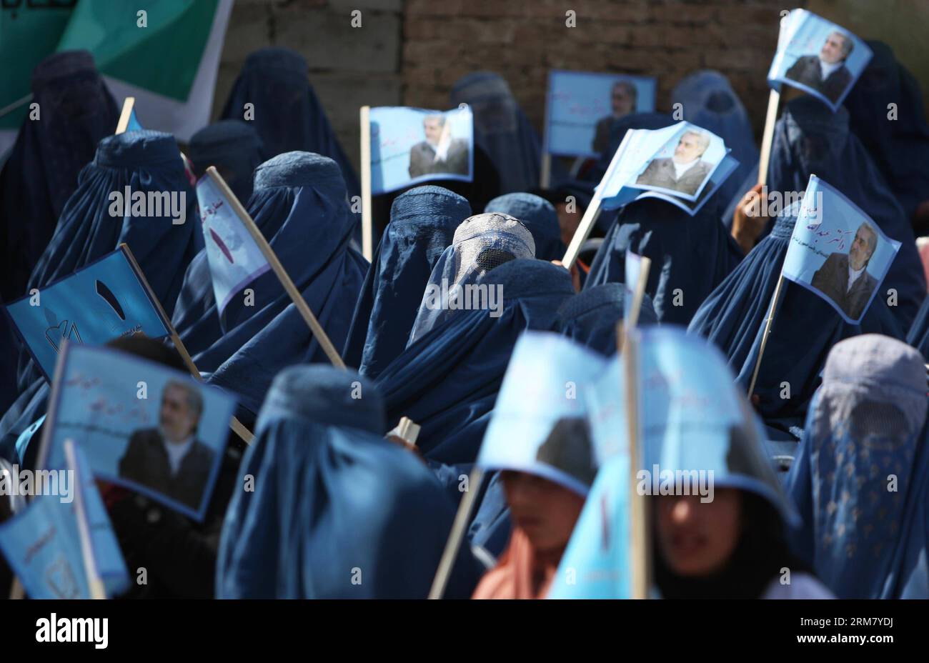 (140320) -- KABUL, March 20, 2014 (Xinhua) -- Supporters of Afghan ...