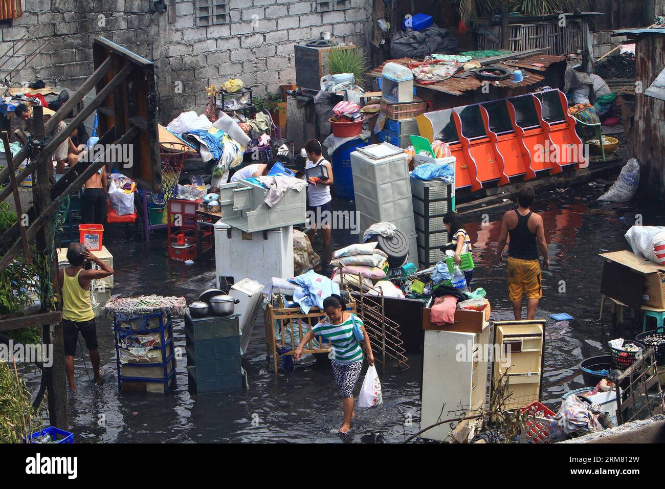 Philippine slums hi-res stock photography and images - Alamy