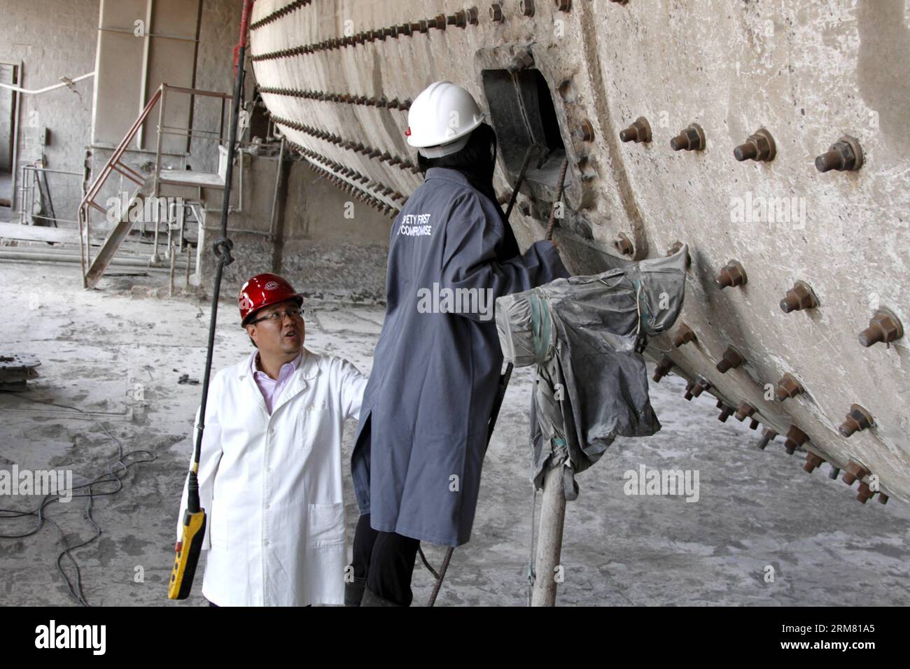 Sino-Zimbabwe Cememt Company (SZCC) s managing director Wang Yong (L ...