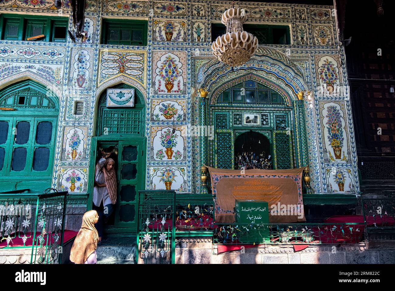 Exquisite art and architecture at the all wooden Khanqah-e-Moula (Shah ...