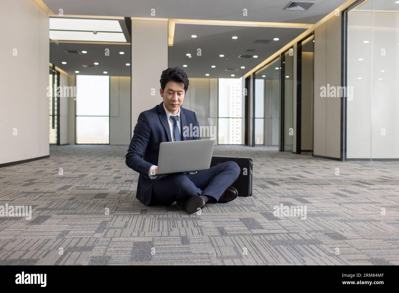 Office wide legged hi-res stock photography and images - Alamy