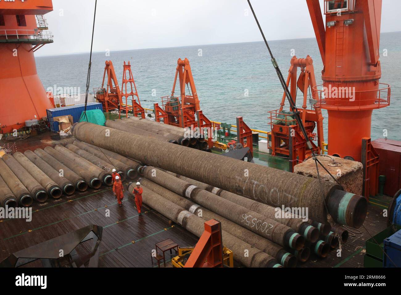 China tanzania pipeline hi-res stock photography and images - Alamy