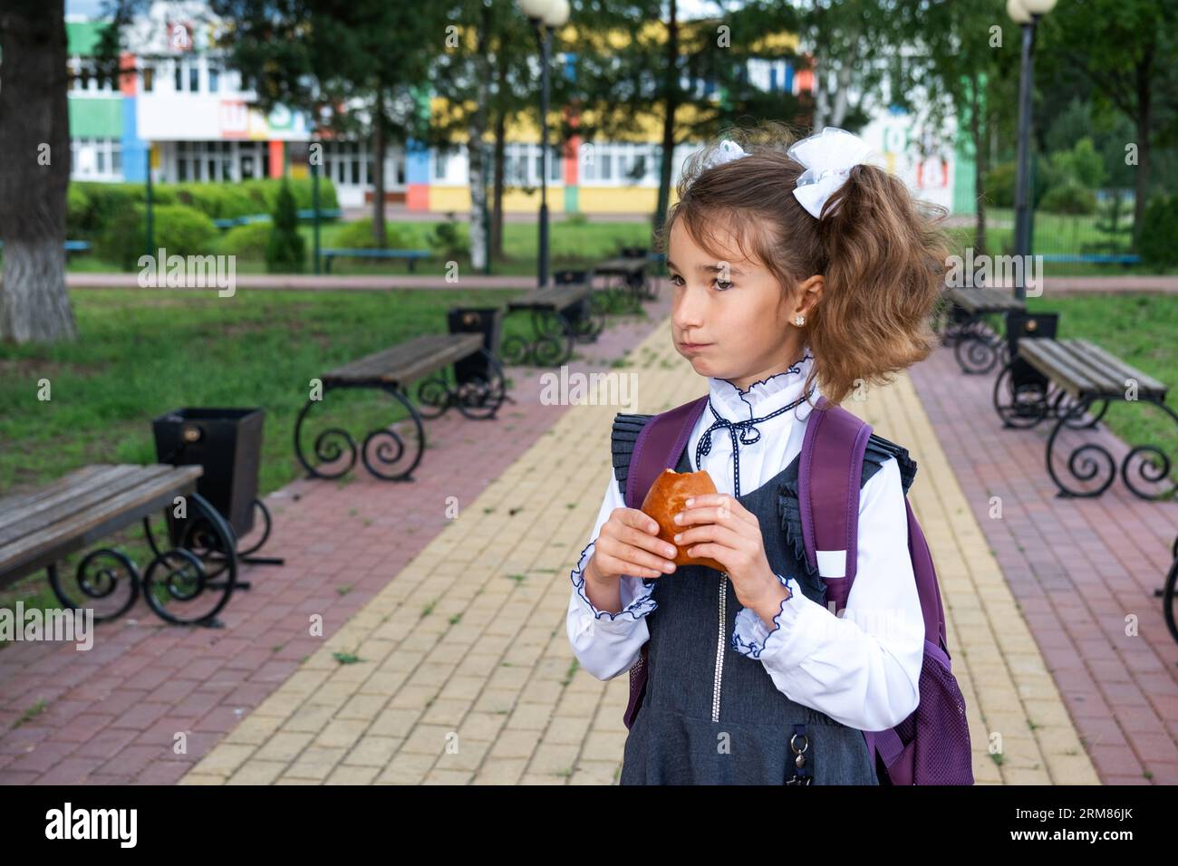 Student eating classroom hi-res stock photography and images - Alamy