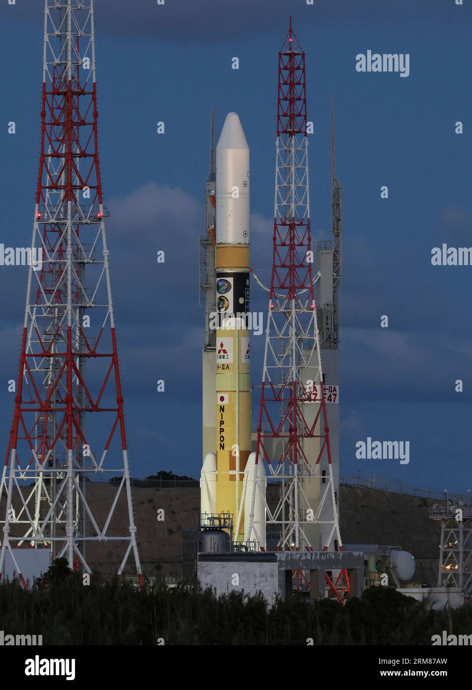 H2A rocket No.47 moves to the launch site at Tanegashima Space Center ...