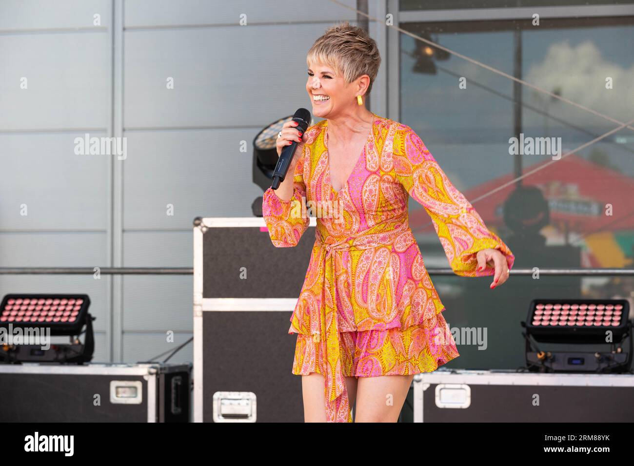 Linda Feller beim Trucker-Frühschoppen bei der TG Autohandels GmbH ...