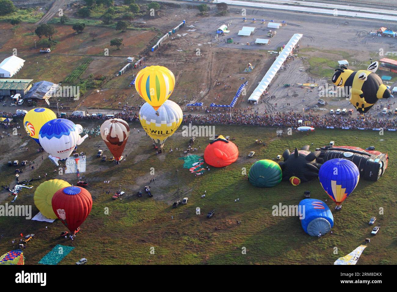 PAMPANGA, Hot air balloons rise during the Philippine International ...