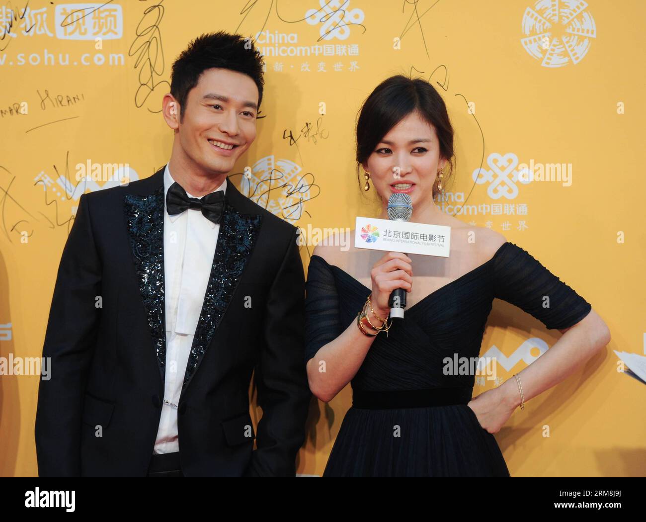 (140416) -- BEIJING, April 16, 2014 (Xinhua) -- Chinese actor Huang Xiaoming (L) and South ...