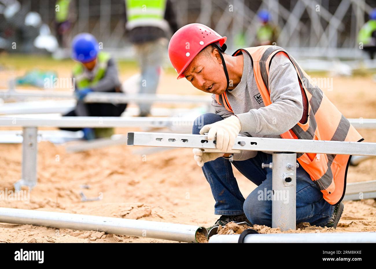 ORDOS, CHINA - AUGUST 27, 2023 - Builders work at the site of a 4 ...