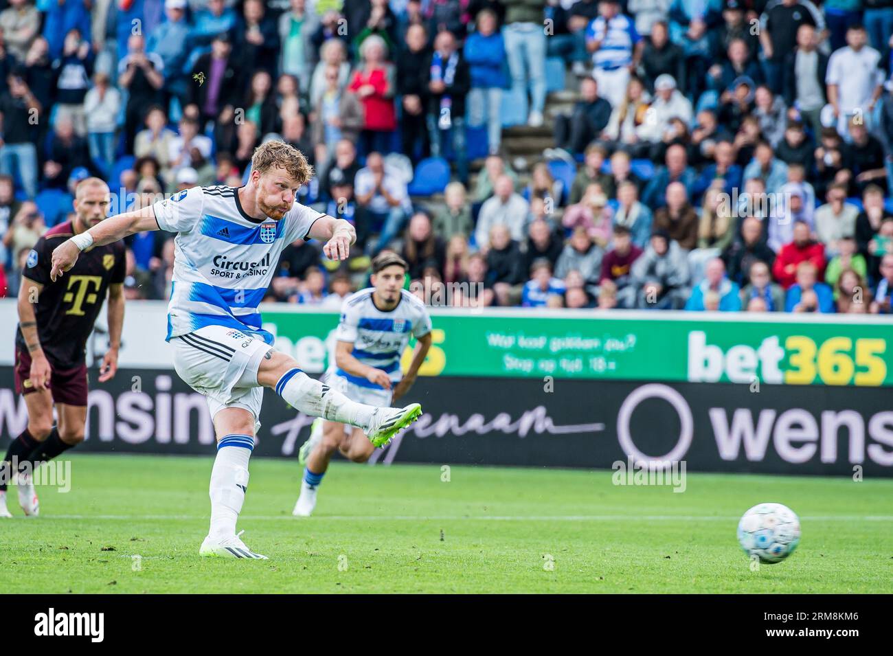 ZWOLLE - Ferdy Druijf of PEC Zwolle scores 1-0 during the Dutch premier ...