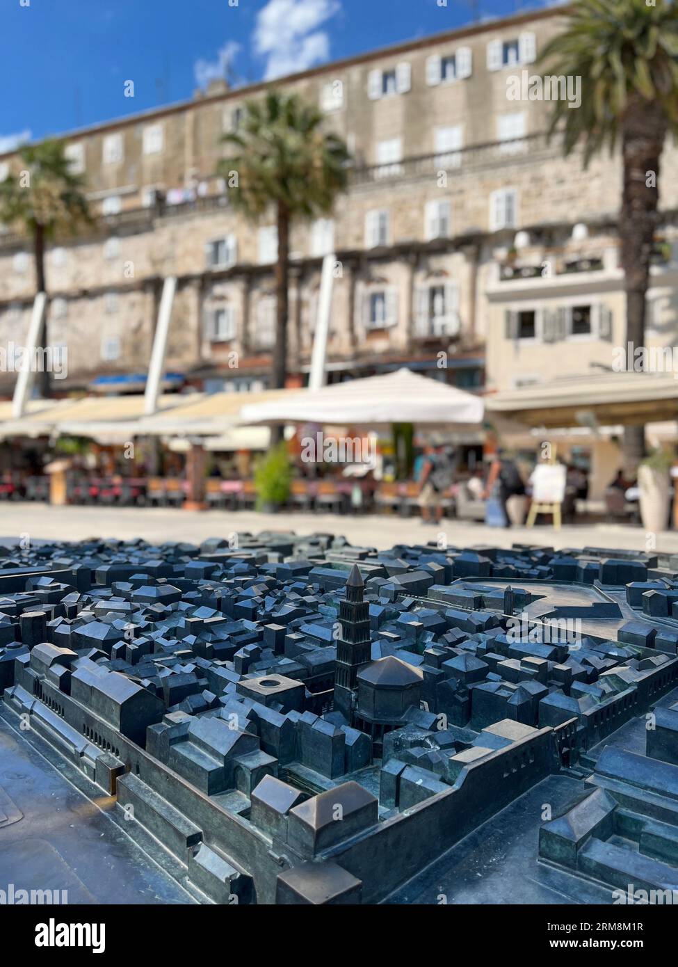 Square bronze bar hi-res stock photography and images - Alamy