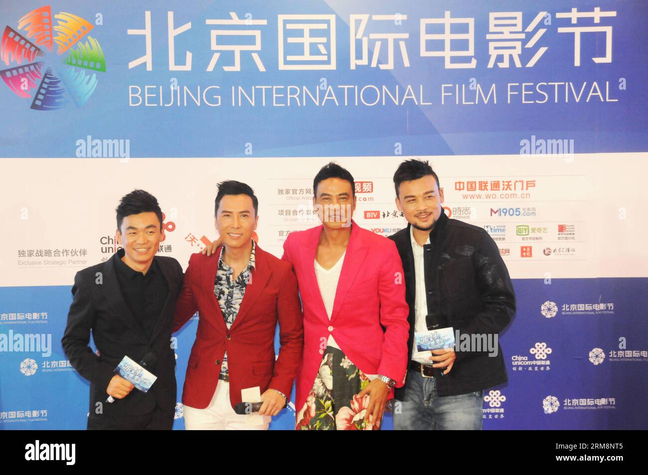 (140422) -- BEIJING , April 22, 2014 (Xinhua) -- Cast members Wang ...