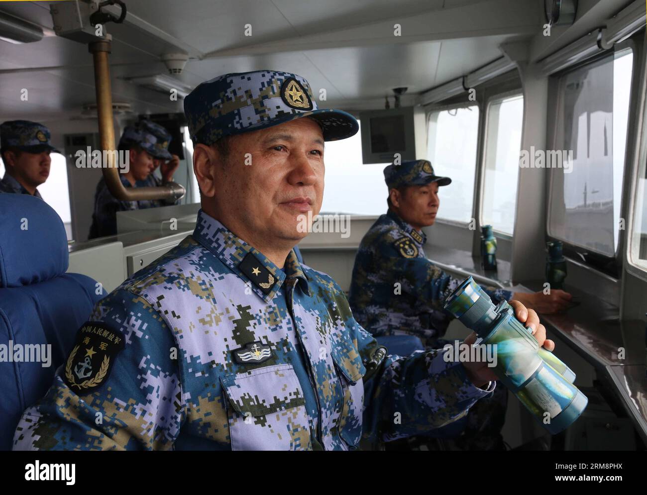 (140423) -- QINGDAO, April 23, 2014 (Xinhua) -- Yang Junfei, deputy ...