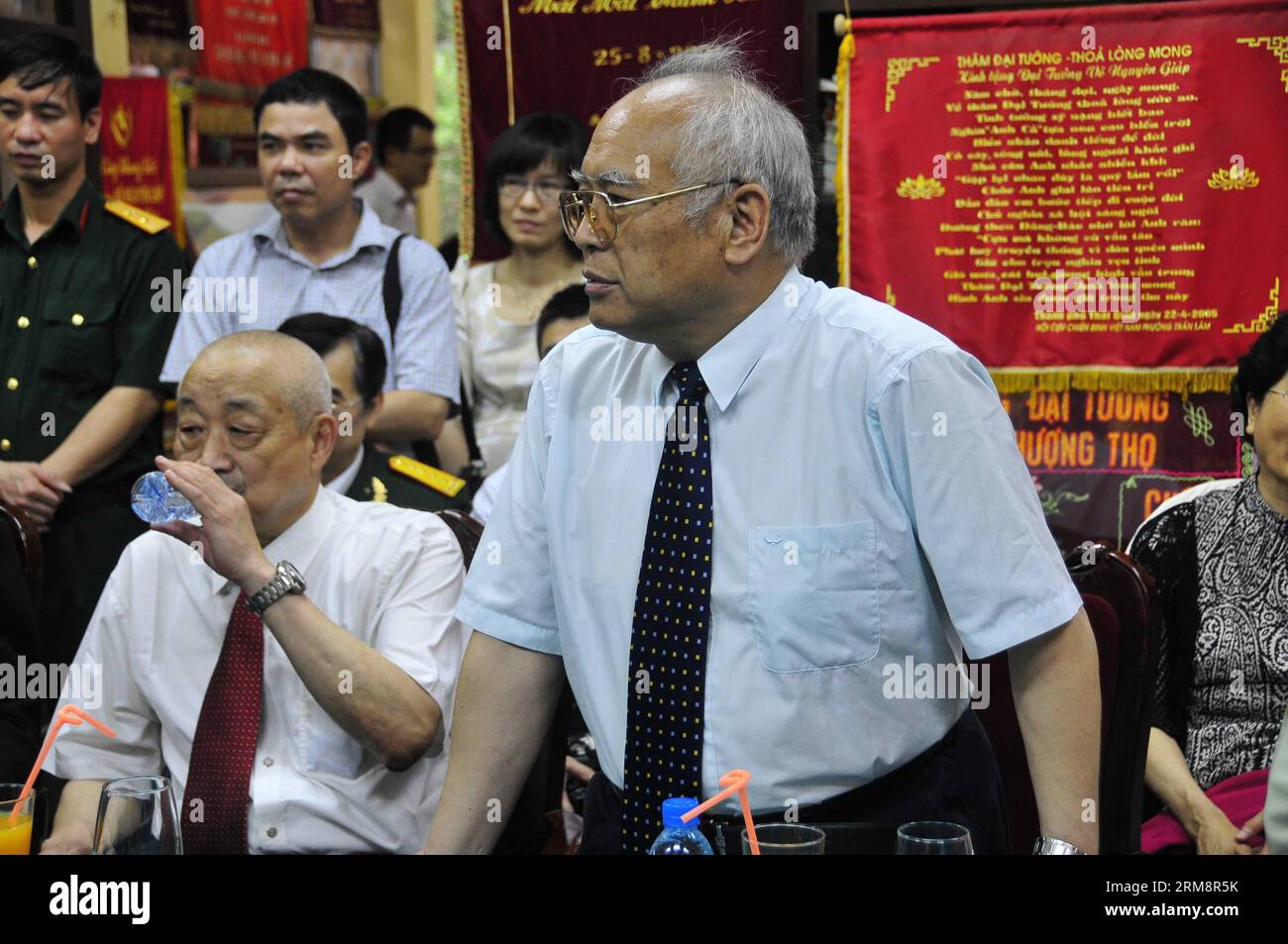 (140424) -- HANOI, April 24, 2014 (Xinhua) -- Chen Hanfeng, son of ...