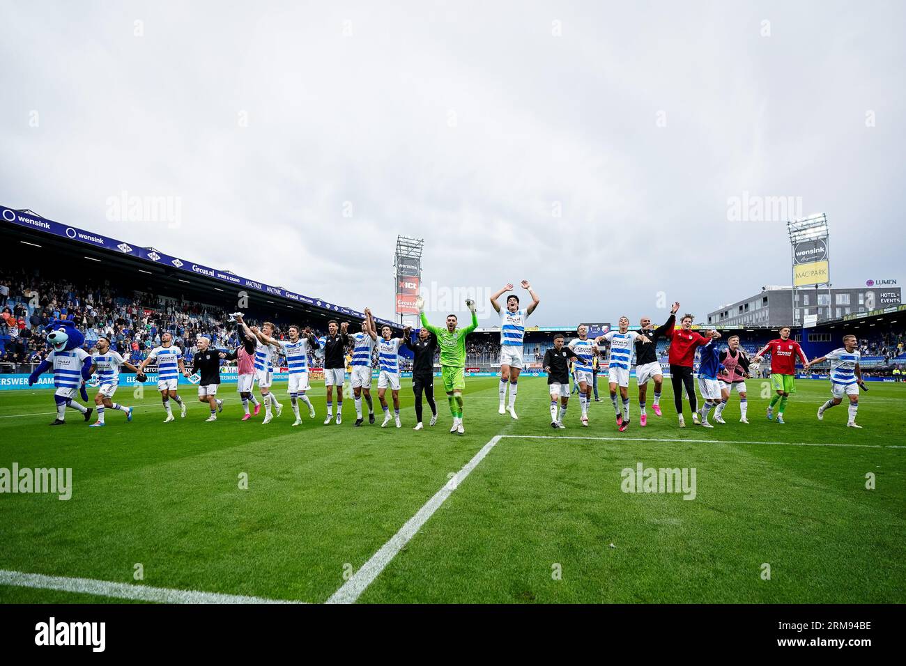 ZWOLLE, NETHERLANDS - AUGUST 27: Goalkeeper Jasper Schendelaar of PEC ...