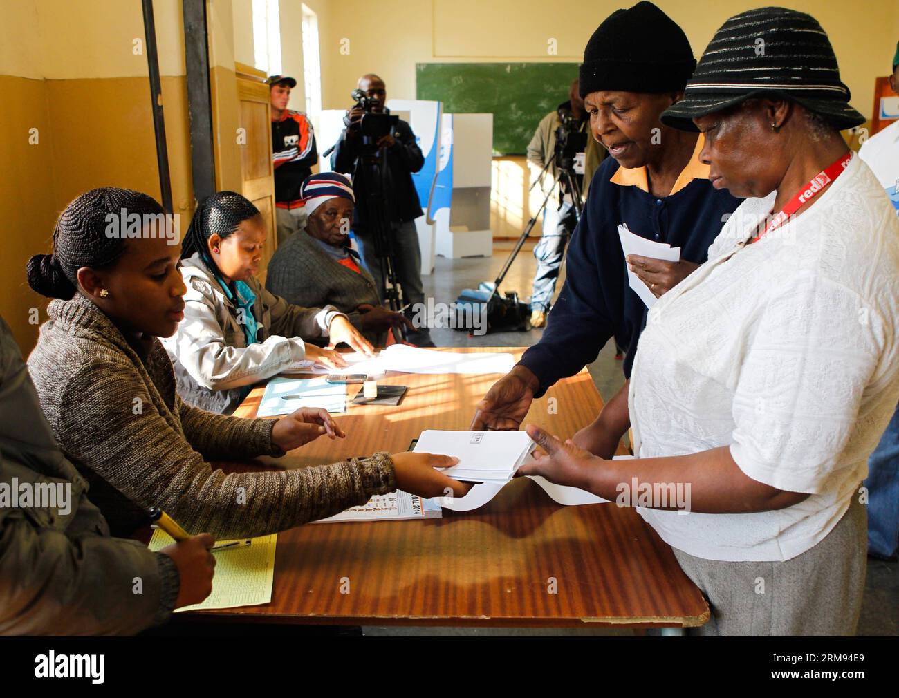 South africa first election hi-res stock photography and images - Alamy