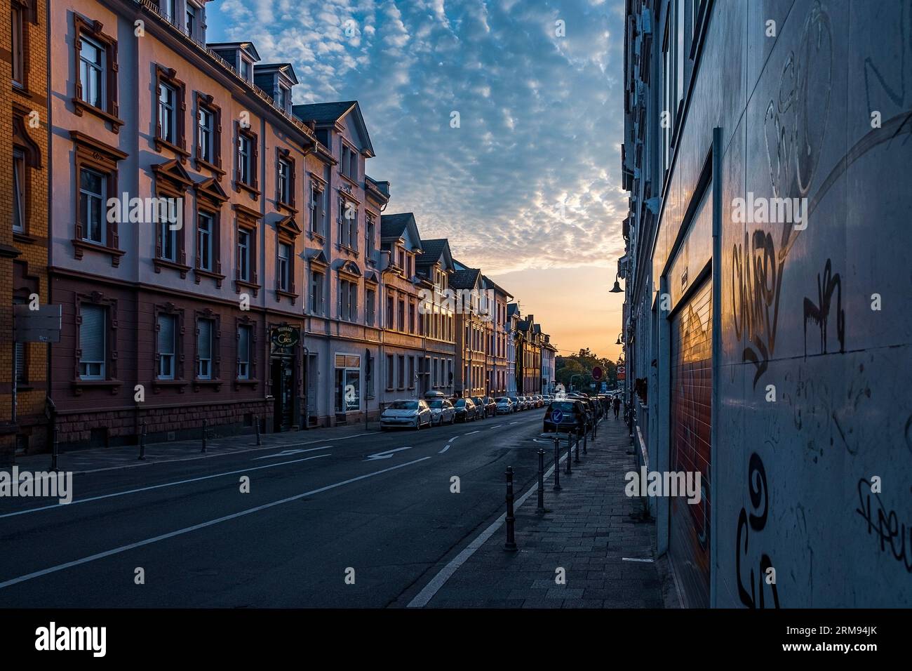 City street sunset empty hi-res stock photography and images - Alamy
