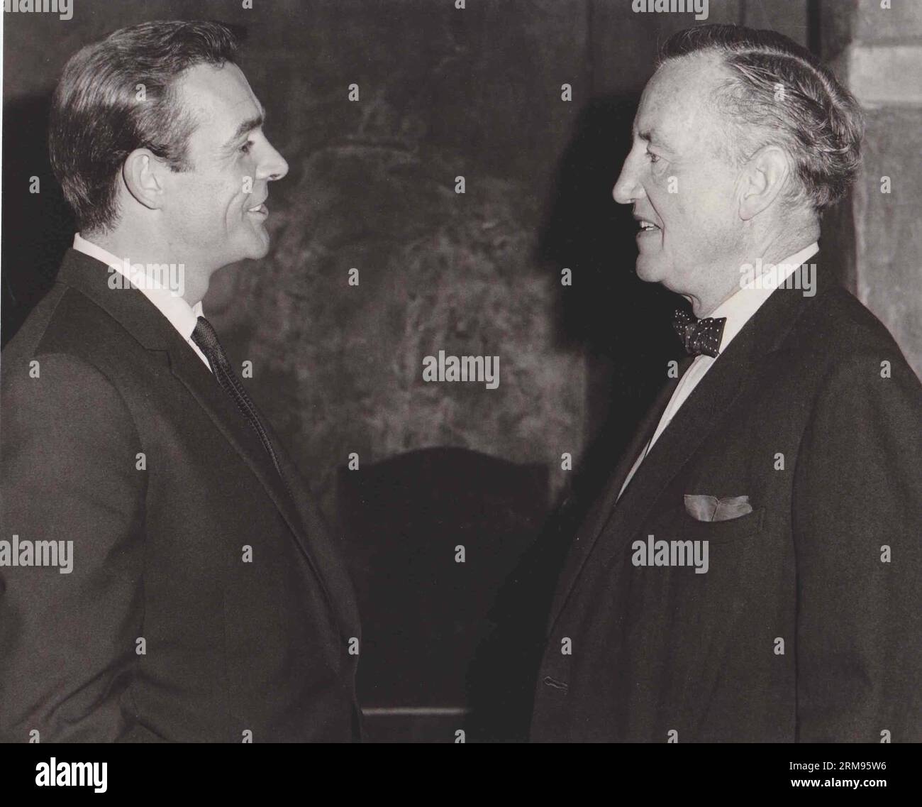 Sean connery 007 film hi-res stock photography and images - Alamy