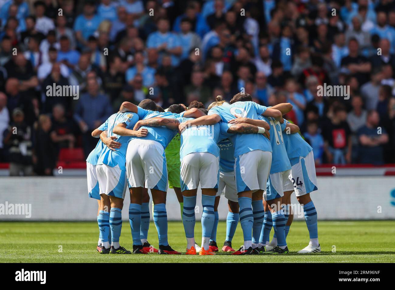 Pre match huddle hi-res stock photography and images - Alamy