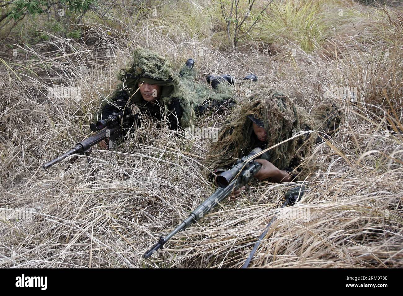 Soldiers from the Philippine Marines participate in a live-fire ...