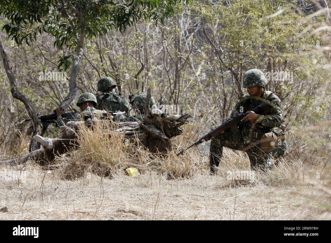 Soldiers from the Philippine Marines participate in a live-fire ...