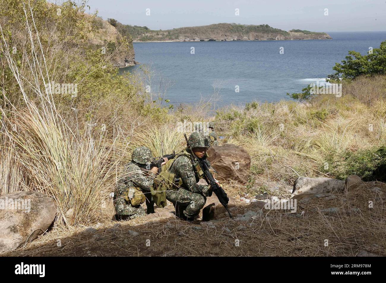 Soldiers from the Philippine Marines participate in a live-fire ...