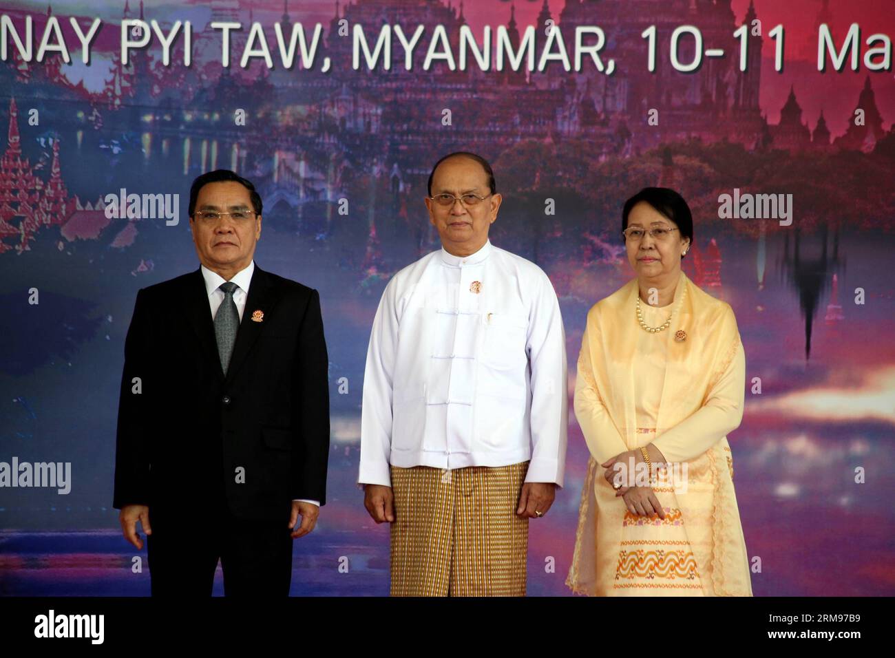 Laos Prime Minister Thongsing Thammavong (L) poses for photos with Myanmar s President U Thein ...