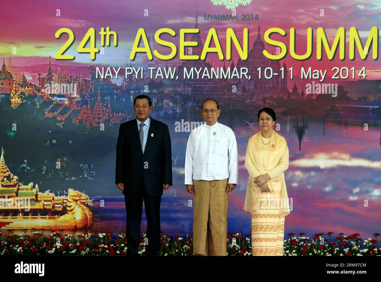 Cambodian Prime Minister Hun Sen (L) poses for photos with Myanmar s President U Thein Sein (C ...