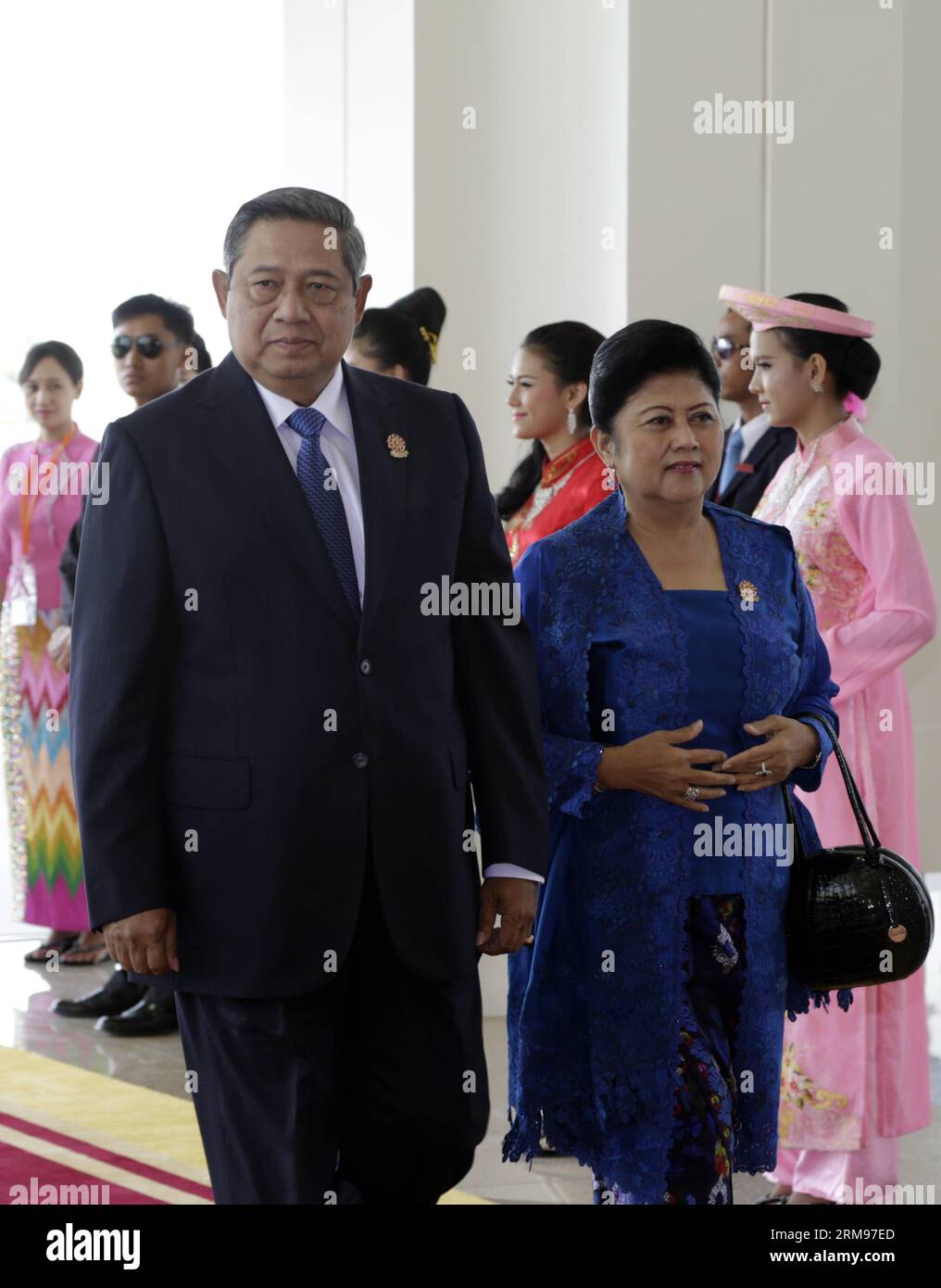 Indonesia President Susilo Bambang Yudhoyono (L, front) arrives to ...