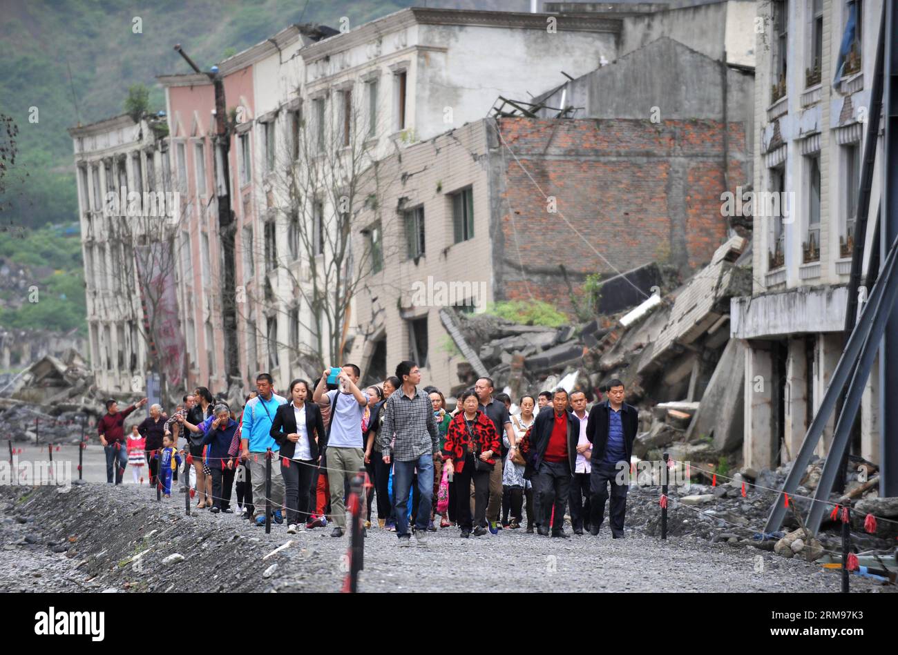 Sichuan province china earthquake 2008 hi-res stock photography and ...