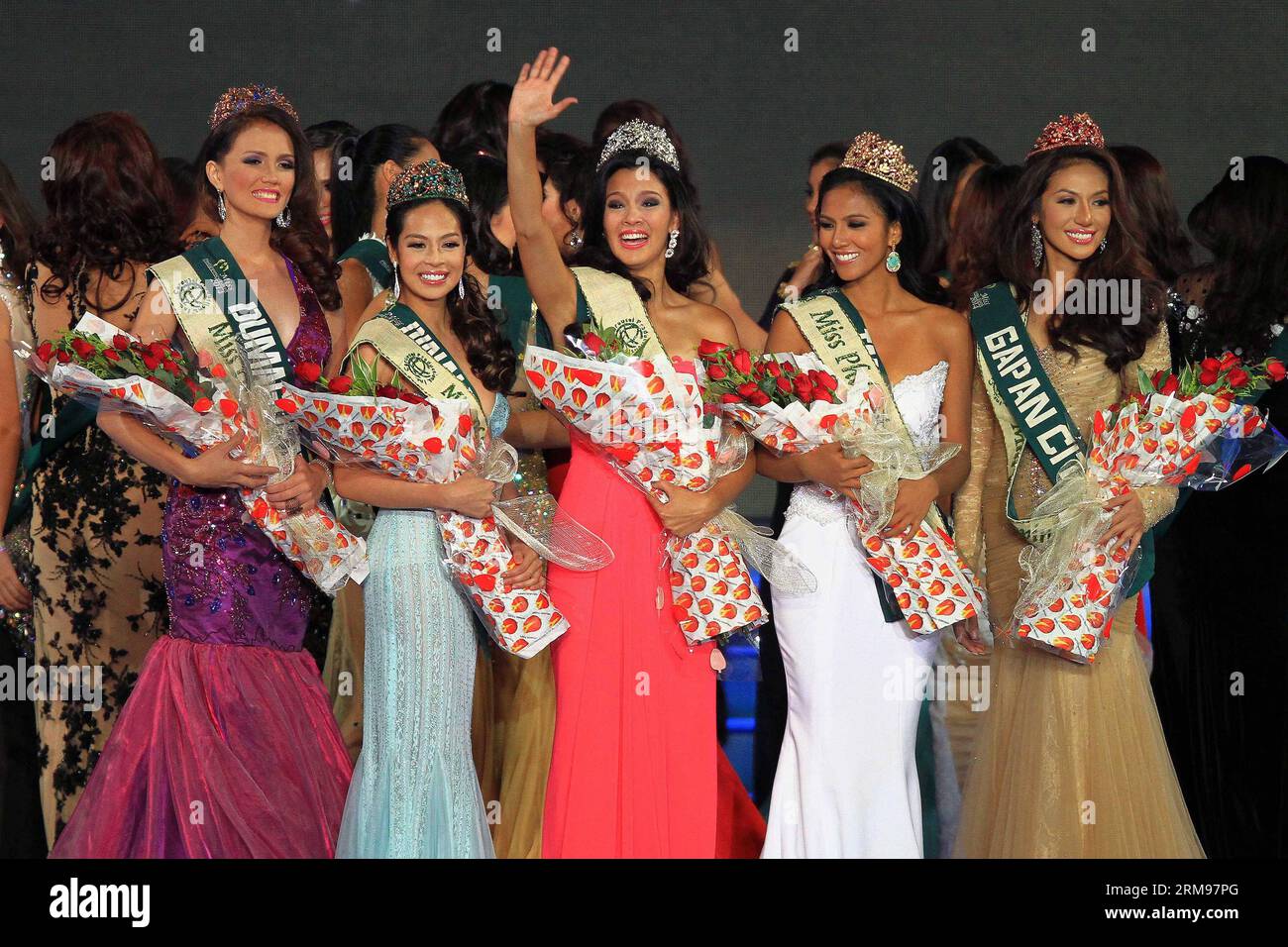 Newly crowned miss philippines earth hi-res stock photography and ...