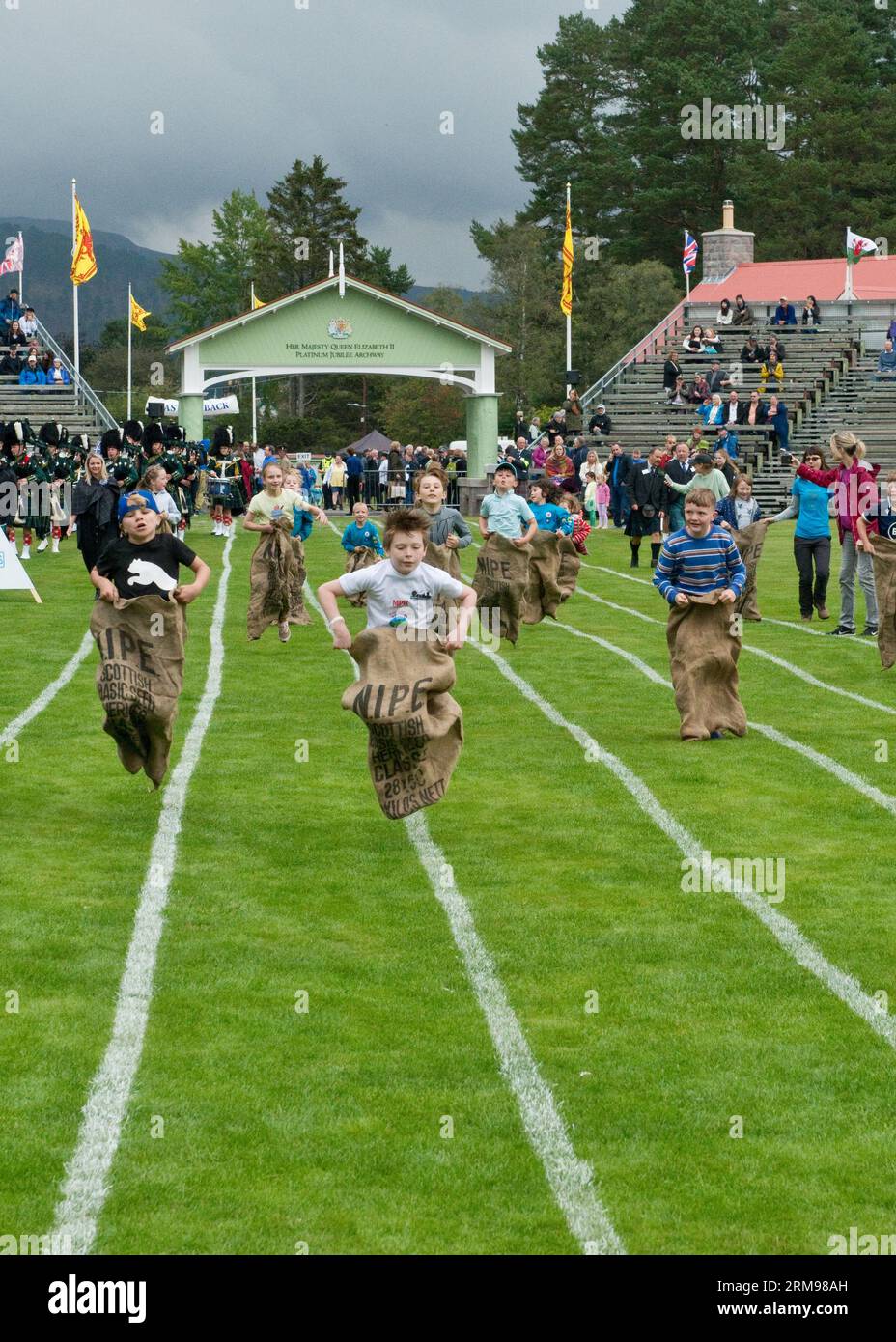 Sack race girls hi-res stock photography and images - Alamy