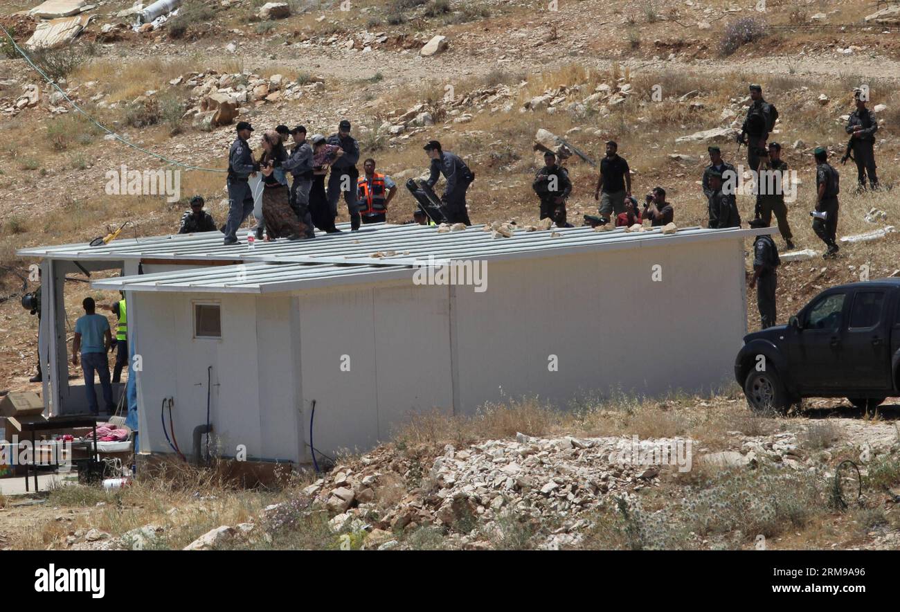Israeli army idf soldiers standing hi-res stock photography and images ...