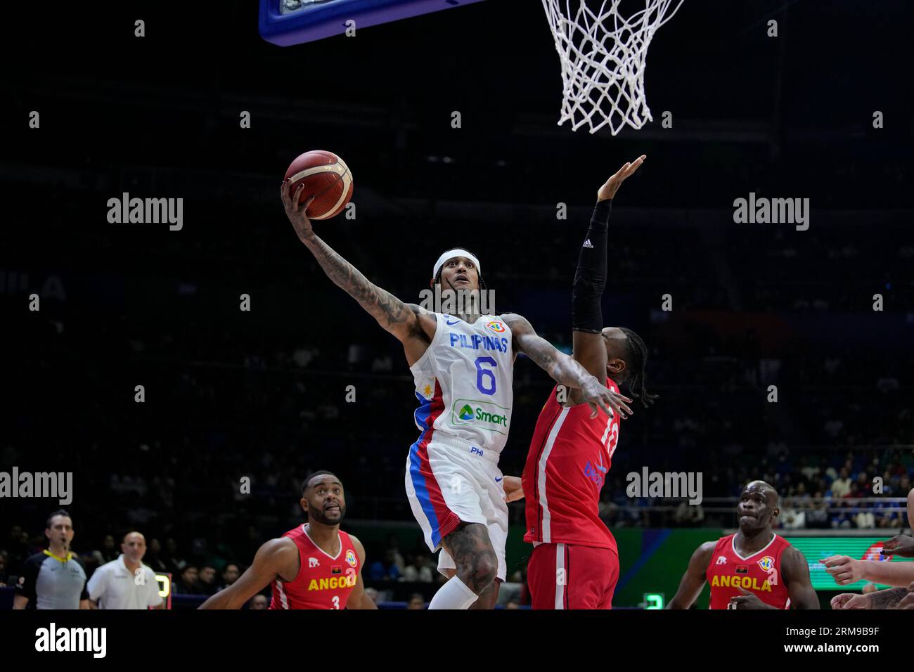 Philippines guard Jordan Clarkson (6) shoots over Angola forward ...