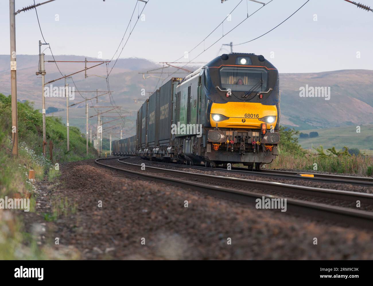 Direct rail Services class 68 diesel locomotive hauling a heavy ...