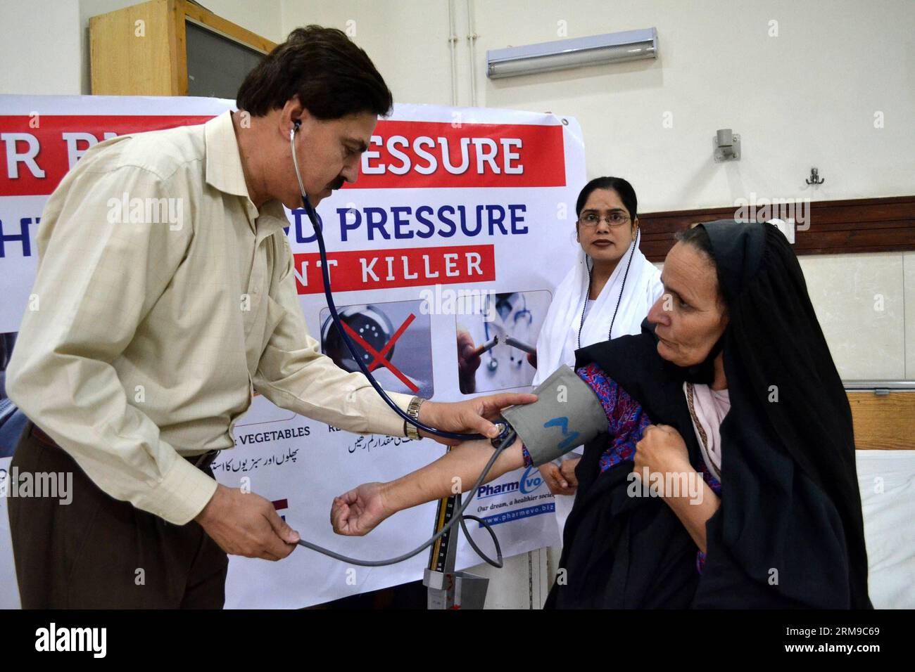 Pakistani doctor hi-res stock photography and images - Alamy
