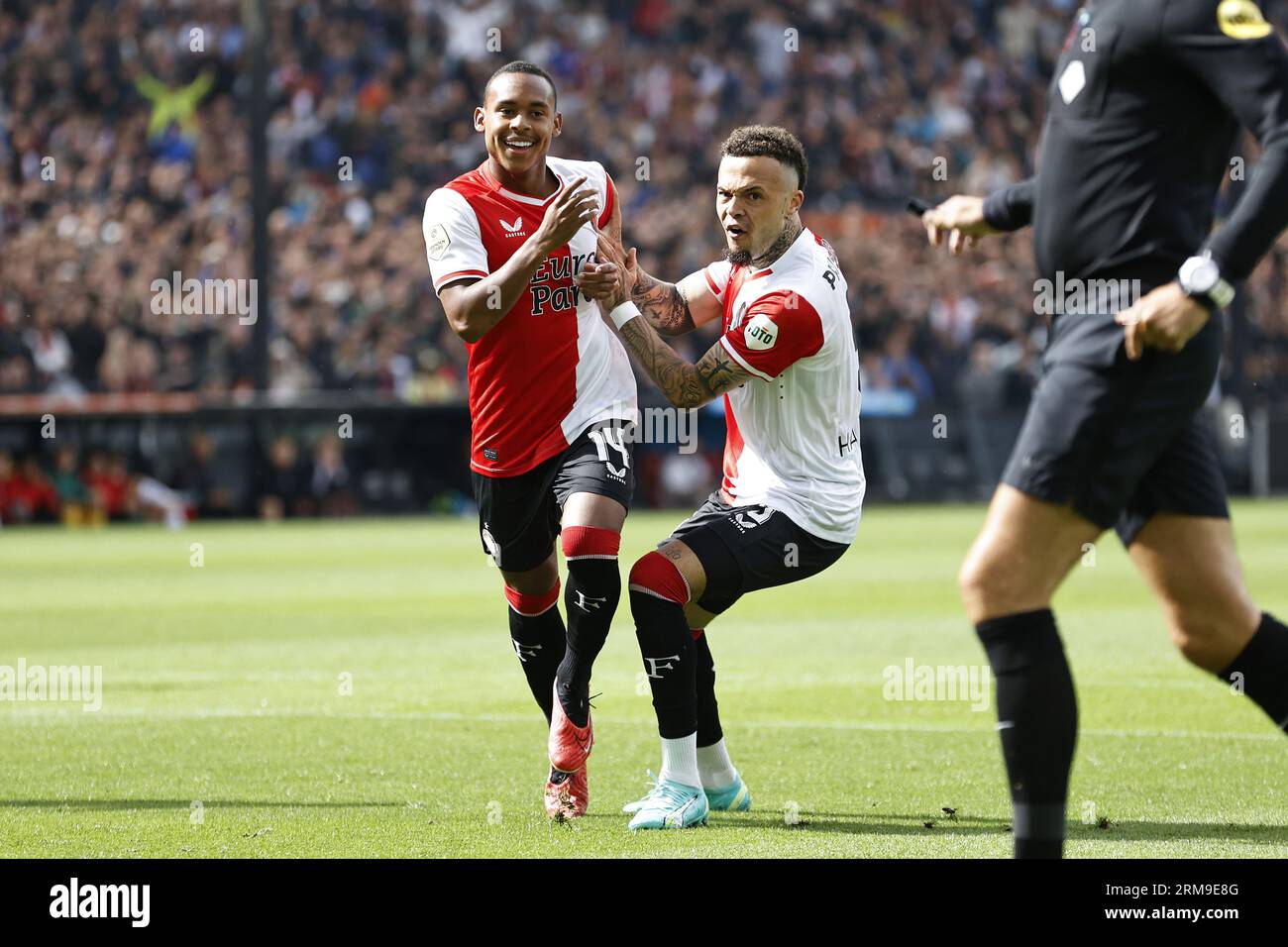 ROTTERDAM - (LR) Igor Paixao of Feyenoord, Quilindschy Hartman of Feyenoord celebrate the 2-0 ...