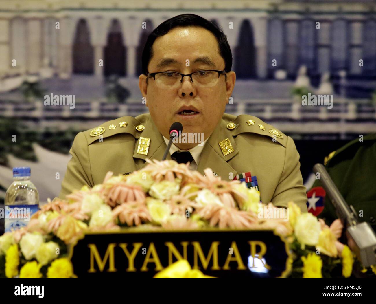 (140520) -- NAY PYI TAW, May 20, 2014 (Xinhua) -- Myanmar Defense Minister Lieutenant-General ...