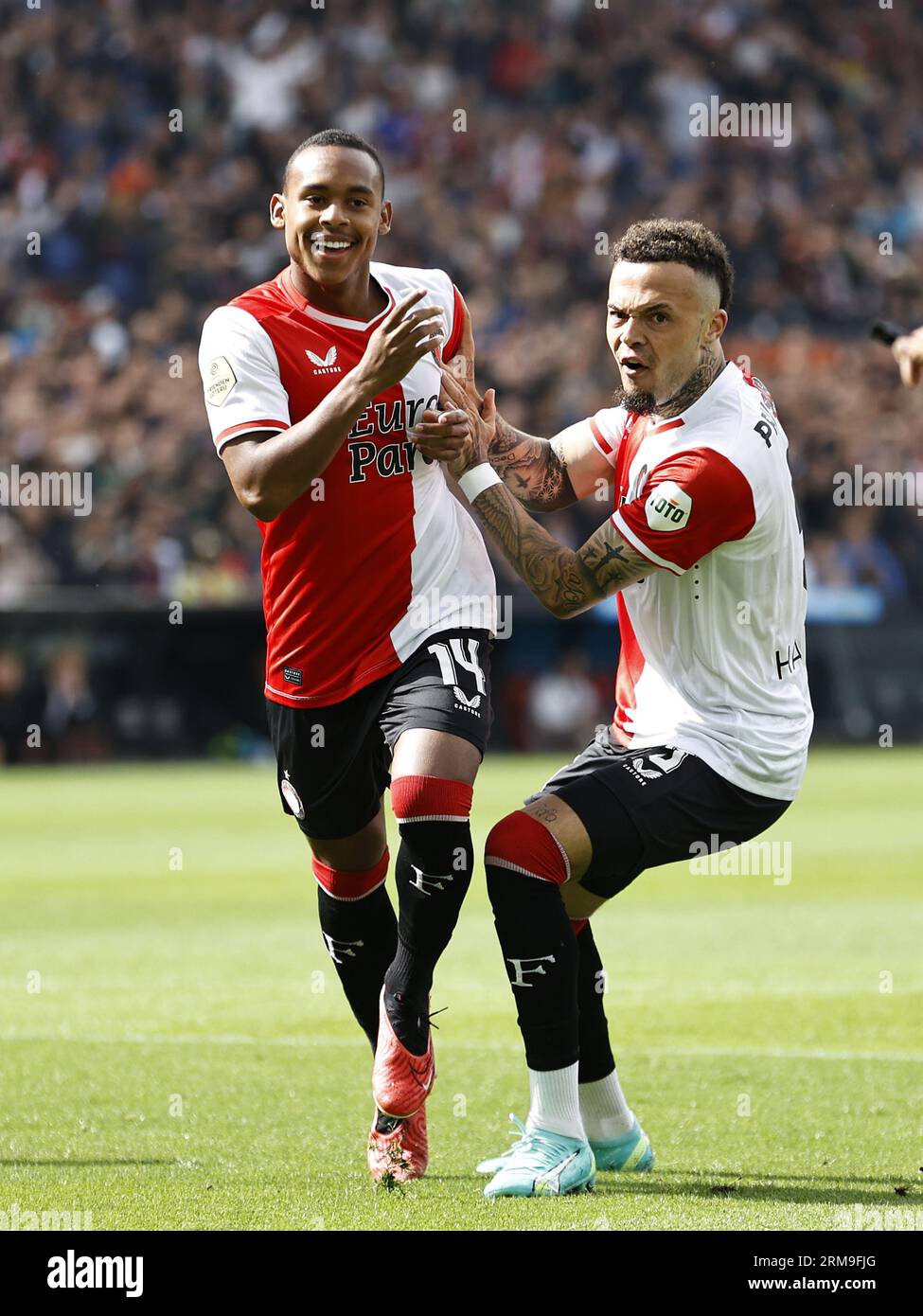 ROTTERDAM - (LR) Igor Paixao of Feyenoord, Quilindschy Hartman of Feyenoord celebrate the 2-0 ...