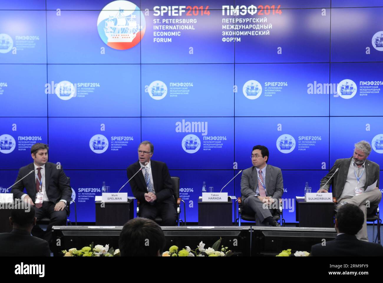 (140522) -- ST. PETERSBURG, May 22, 2014 (Xinhu a) -- Delegates ...