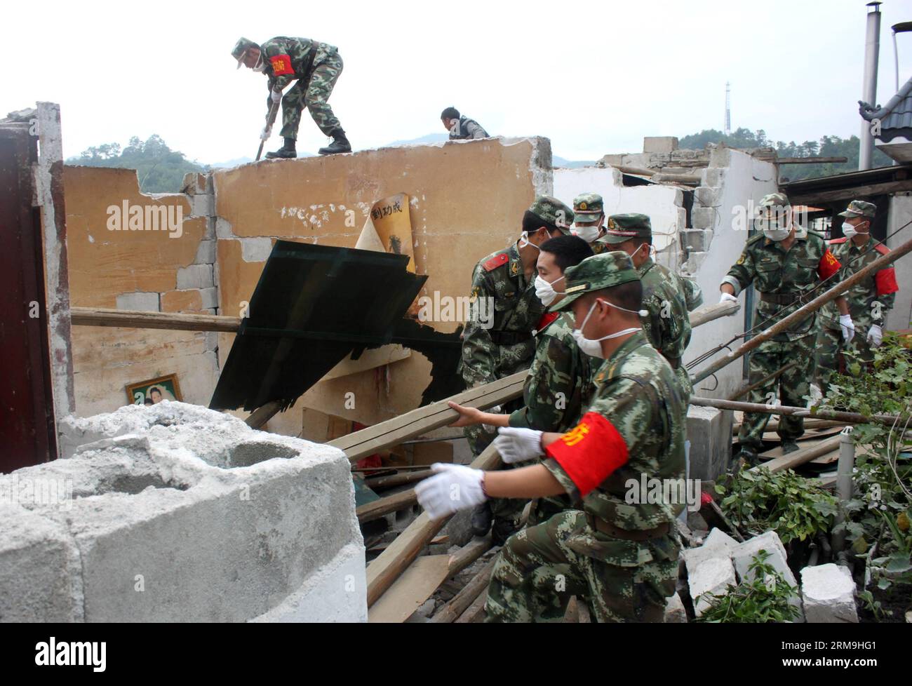 China yunnanigjiang earthquake hi-res stock photography and images - Alamy