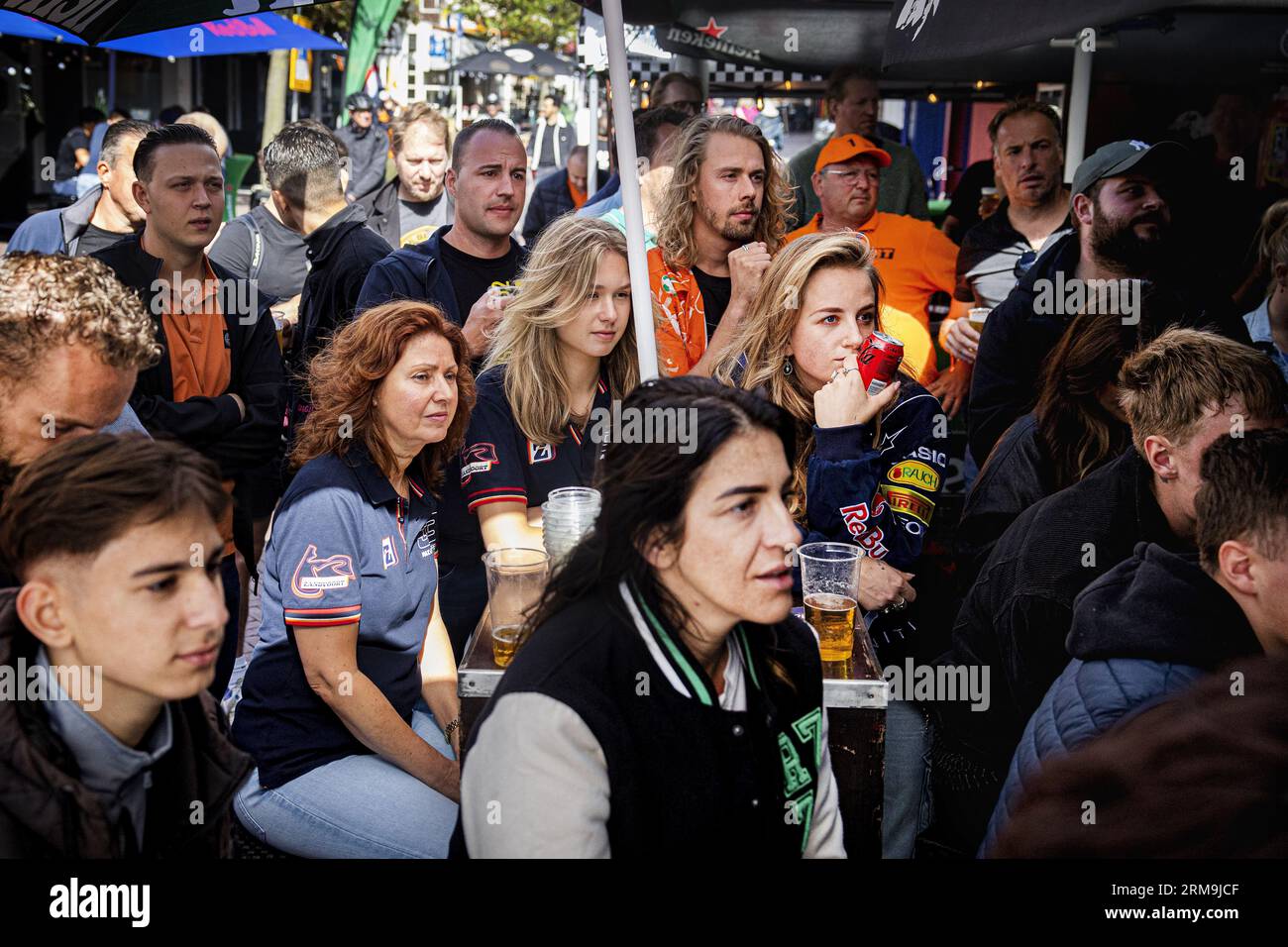 ZANDVOORT - People watch the F1 Grand Prix of the Netherlands at a ...