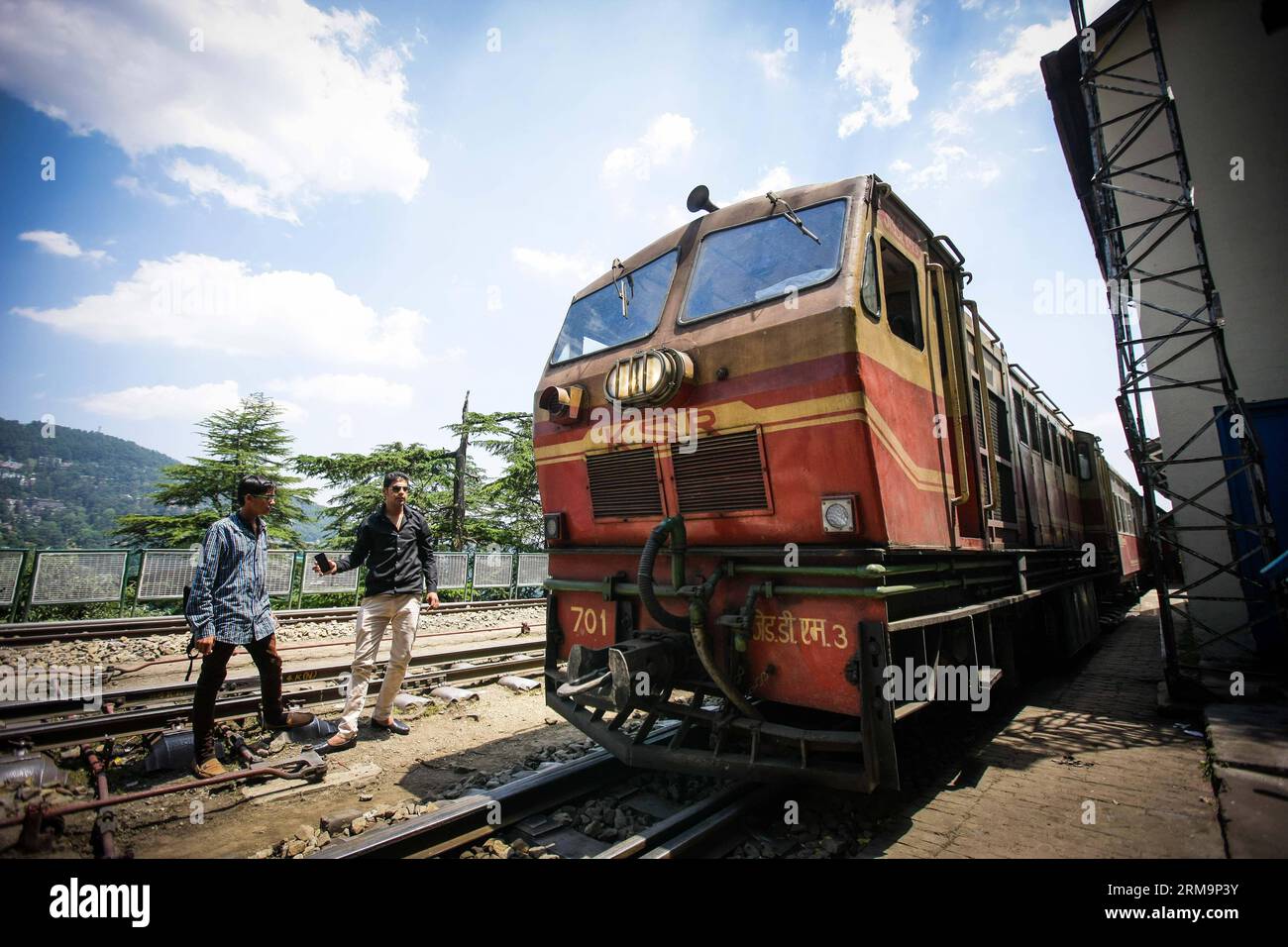 HIMACHAL PRADESH, May 28, 2013 (Xinhua) -- Passengers look at a train ...