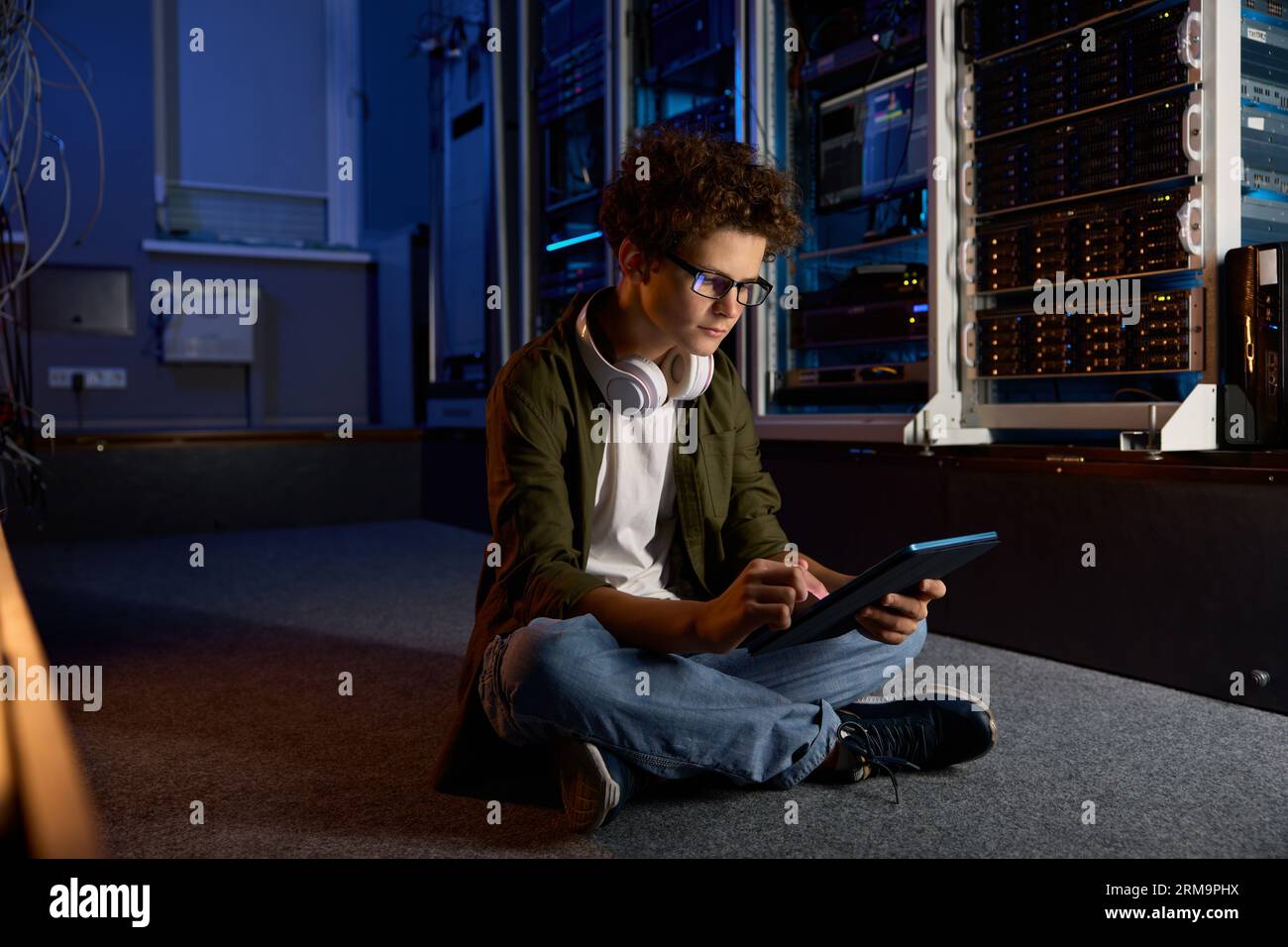 Modern working server room rack hi-res stock photography and images - Alamy