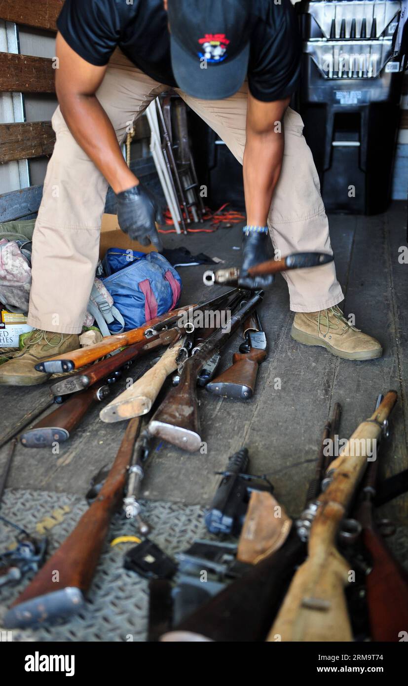 12000guns hi-res stock photography and images - Alamy