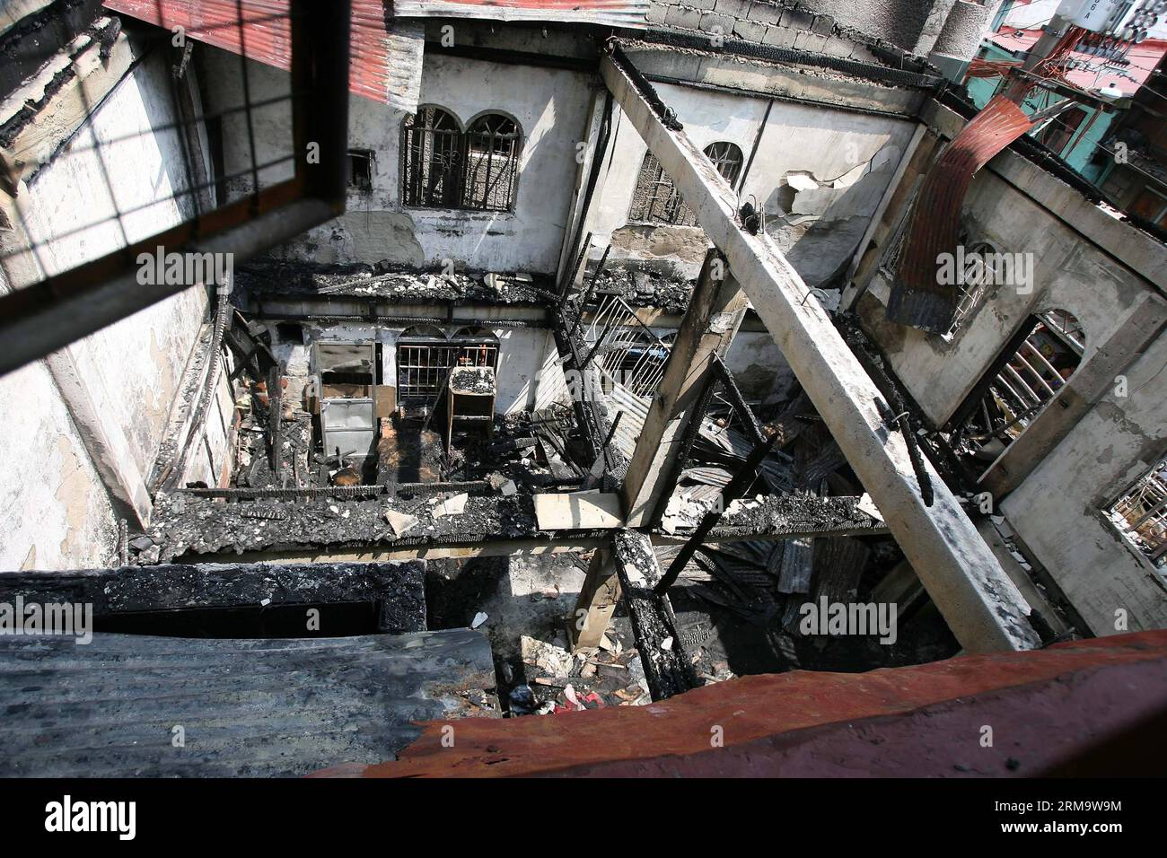 (140603) -- MANILA, June 3, 2014 (Xinhua) -- A burnt two-storey ...